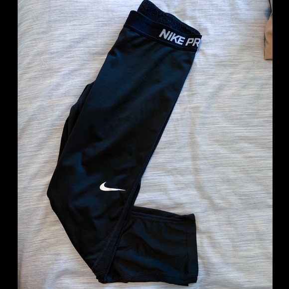 Nike | Pants & Jumpsuits | Nike Pro Capri In Black | Poshmark